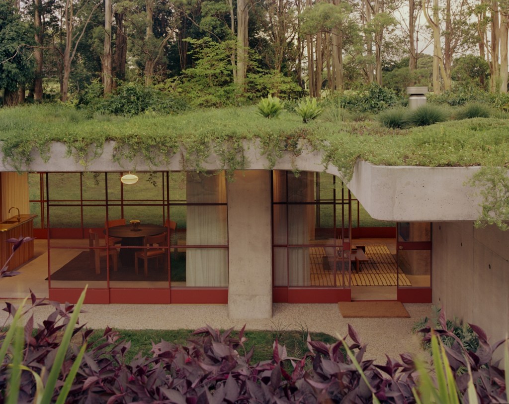 This Ground House Is a Human Asset Buried in Nature’s Love