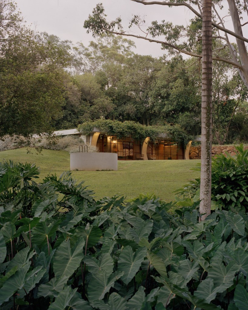This Ground House Is a Human Asset Buried in Nature’s Love