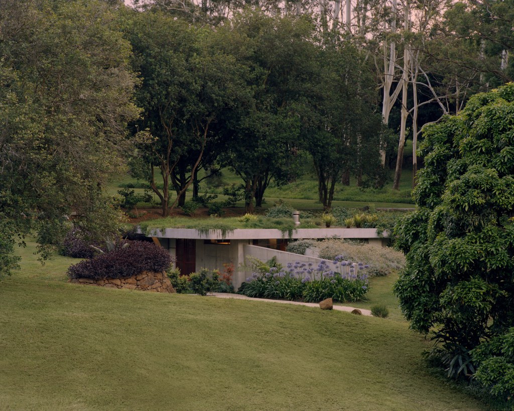 This Ground House Is a Human Asset Buried in Nature’s Love