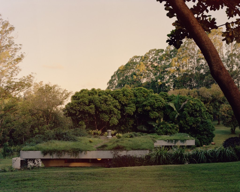 This Ground House Is a Human Asset Buried in Nature’s Love
